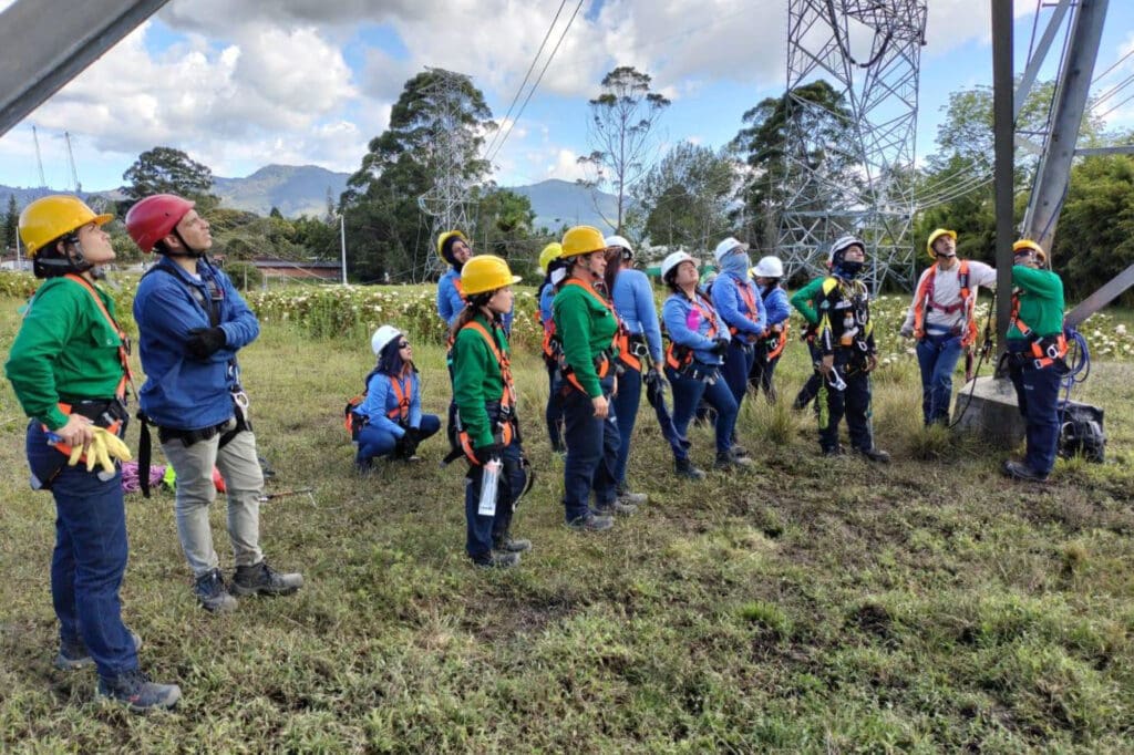 New Job Opportunities in the Energy Transition: Training line workers ...